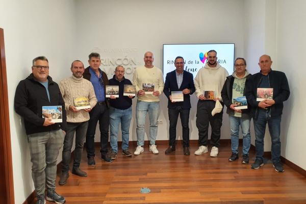 El Ayuntamiento de Rincón de la Victoria concede el Boquerón de Plata ...